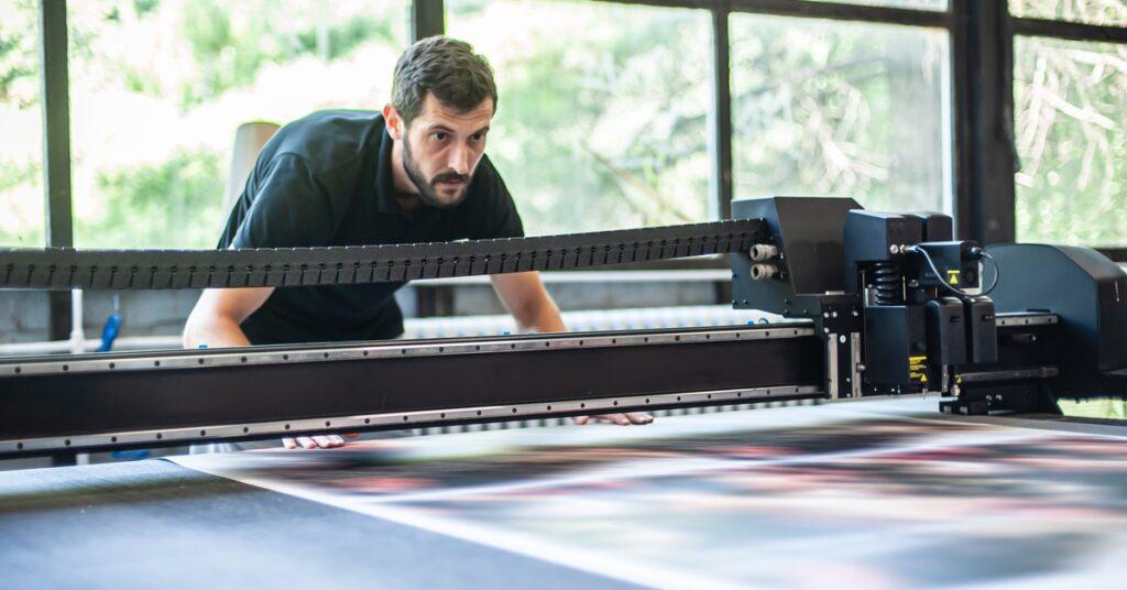 Flatbed Printing vs. Rotary Printing: Key Differences